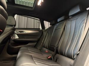 Pelēks BMW 630 2019 Rīga, ar dzinēja tilpumu 3.00 L un nobraukumu 121 tūkst. km par 29990 €, foto 26 vietnē AUTOMOTO.COM.LV