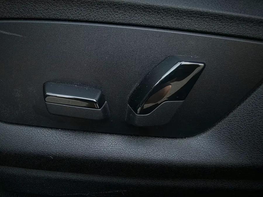 Grey BMW 630 2020 in Riga, with an engine capacity of 2.00 L and mileage of 184 thousand km for 26900 €, photo 21 on AUTOMOTO.COM.LV