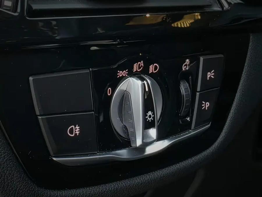 Grey BMW 630 2020 in Riga, with an engine capacity of 2.00 L and mileage of 184 thousand km for 26900 €, photo 41 on AUTOMOTO.COM.LV