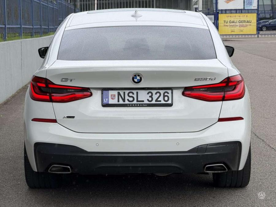 White BMW 630 2018 in Vilnius, with an engine capacity of 2.99 L and mileage of 272 thousand km for 25500 €, photo 9 on AUTOMOTO.COM.LV