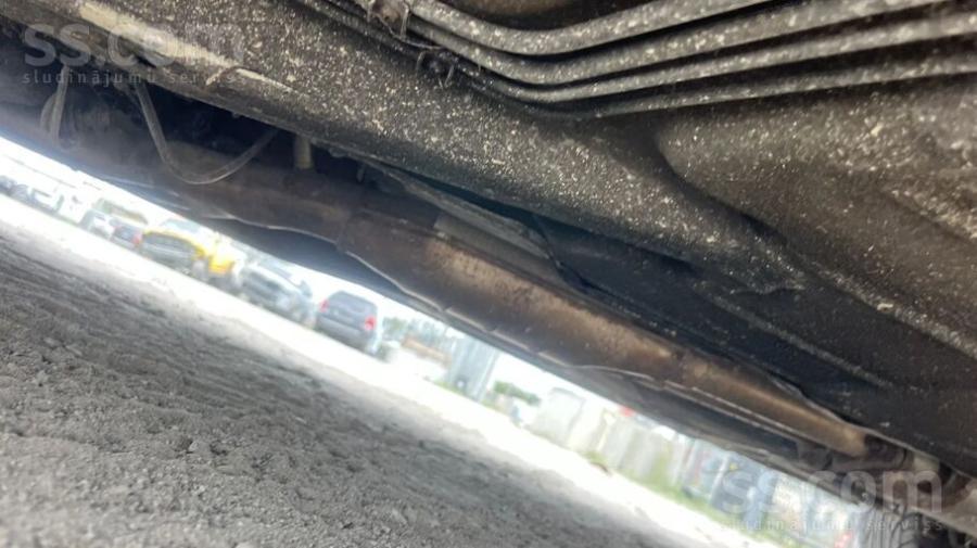 Melns BMW 635 1987 Rīga, ar dzinēja tilpumu 3.50 L un nobraukumu 124 tūkst. km par 7500 €, foto 7 vietnē AUTOMOTO.COM.LV