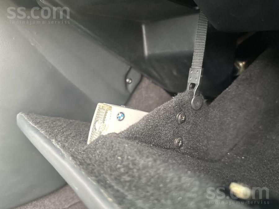 Melns BMW 635 1988 Ogre, ar dzinēja tilpumu 3.50 L un nobraukumu 1 tūkst. km par 44500 €, foto 24 vietnē AUTOMOTO.COM.LV