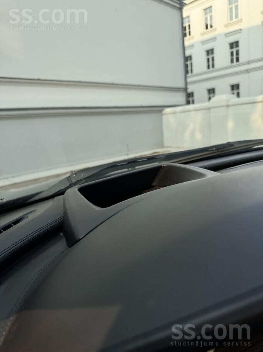 Black BMW 635 2009 in Liepaja, with an engine capacity of 3.00 L and mileage of 309 thousand km for 10999 €, photo 13 on AUTOMOTO.COM.LV