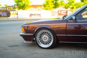 Sarkans BMW 635 1984 Liepāja, ar dzinēja tilpumu 3.50 L un nobraukumu 284 tūkst. km par 19000 €, foto 14 vietnē AUTOMOTO.COM.LV