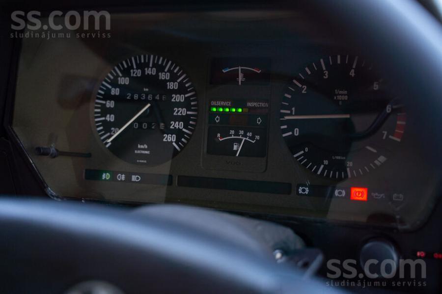 Sarkans BMW 635 1984 Liepāja, ar dzinēja tilpumu 3.50 L un nobraukumu 284 tūkst. km par 19000 €, foto 22 vietnē AUTOMOTO.COM.LV