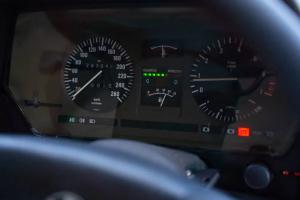 Красный БМВ 635 1984 в Лиепая, объемом двигателя 3.50 л и пробегом 284 тыс. км за 19000 €, фото 22 на AUTOMOTO.COM.LV