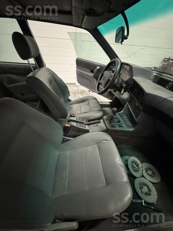 BMW 635 1988 in Riga, with an engine capacity of 3.50 L and mileage of 298 thousand km for 9600 €, photo 3 on AUTOMOTO.COM.LV