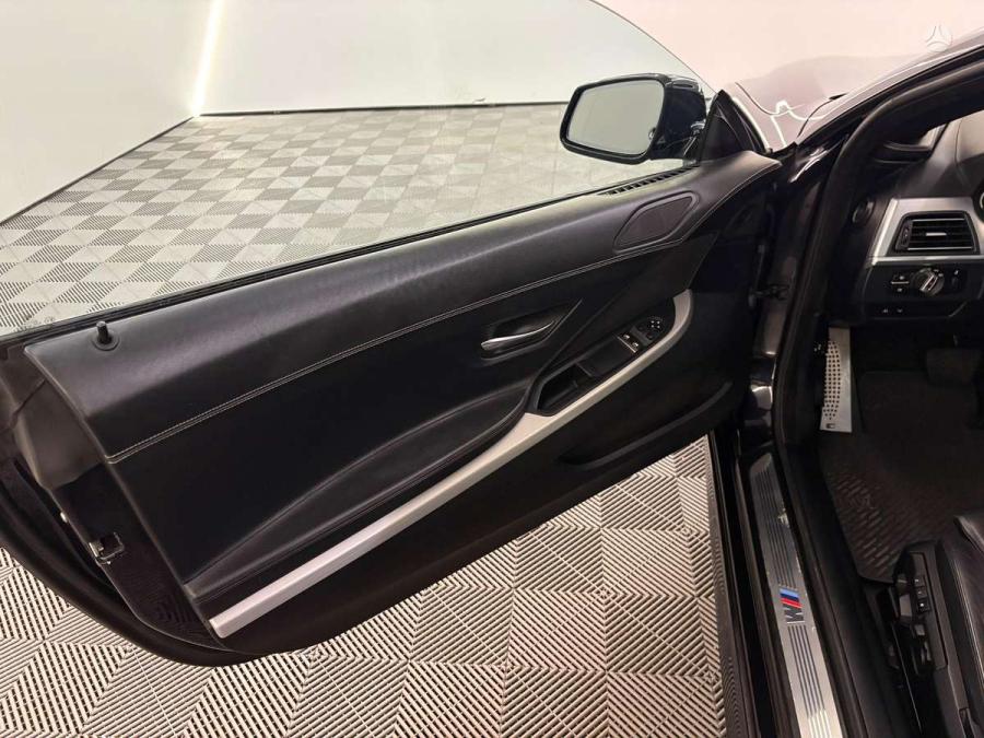 Black BMW 640 2012 in Marijampole, with an engine capacity of 2.99 L and mileage of 255 thousand km for 15750 €, photo 11 on AUTOMOTO.COM.LV