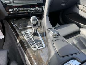 Pelēks BMW 640 Gran Coupe 2015 Tauragė, ar dzinēja tilpumu 2.99 L un nobraukumu 280 tūkst. km par 14999 €, foto 26 vietnē AUTOMOTO.COM.LV