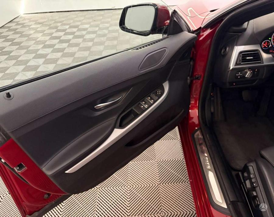 Sarkans BMW 640 Gran Coupe 2013 Marijampole, ar dzinēja tilpumu 2.99 L un nobraukumu 278 tūkst. km par 15650 €, foto 6 vietnē AUTOMOTO.COM.LV
