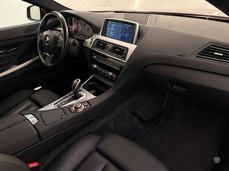 Sarkans BMW 640 Gran Coupe 2013 Marijampole, ar dzinēja tilpumu 2.99 L un nobraukumu 278 tūkst. km par 15650 €, foto 25 vietnē AUTOMOTO.COM.LV
