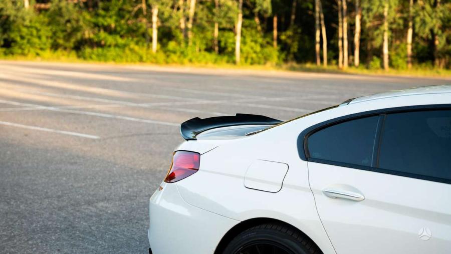 White BMW 640 Gran Coupe 2016 in Klaipeda, with an engine capacity of 2.98 L and mileage of 109 thousand km for 21000 €, photo 12 on AUTOMOTO.COM.LV