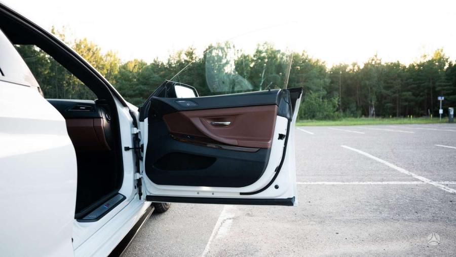 White BMW 640 Gran Coupe 2016 in Klaipeda, with an engine capacity of 2.98 L and mileage of 109 thousand km for 21000 €, photo 19 on AUTOMOTO.COM.LV