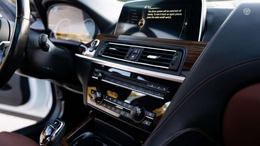 White BMW 640 Gran Coupe 2016 in Klaipeda, with an engine capacity of 2.98 L and mileage of 109 thousand km for 21000 €, photo 26 on AUTOMOTO.COM.LV