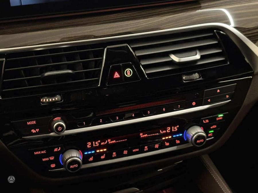 Black BMW 640 Gran Turismo 2018 in Marijampole, with an engine capacity of 2.99 L and mileage of 243 thousand km for 24999 €, photo 18 on AUTOMOTO.COM.LV