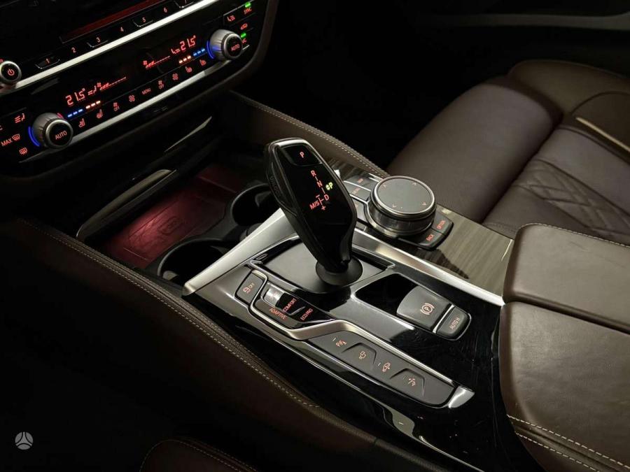Black BMW 640 Gran Turismo 2018 in Marijampole, with an engine capacity of 2.99 L and mileage of 243 thousand km for 24999 €, photo 19 on AUTOMOTO.COM.LV