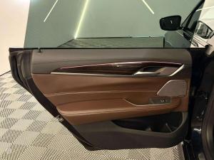 Black BMW 640 Gran Turismo 2018 in Marijampole, with an engine capacity of 2.99 L and mileage of 243 thousand km for 24999 €, photo 32 on AUTOMOTO.COM.LV