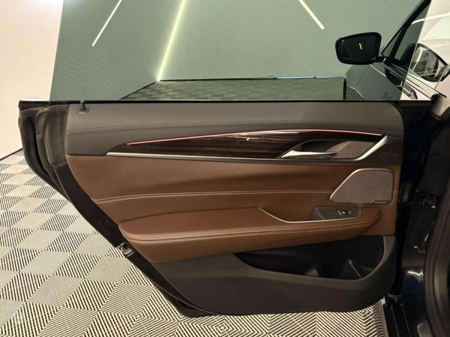 Black BMW 640 Gran Turismo 2018 in Marijampole, with an engine capacity of 2.99 L and mileage of 243 thousand km for 24999 €, photo 32 on AUTOMOTO.COM.LV