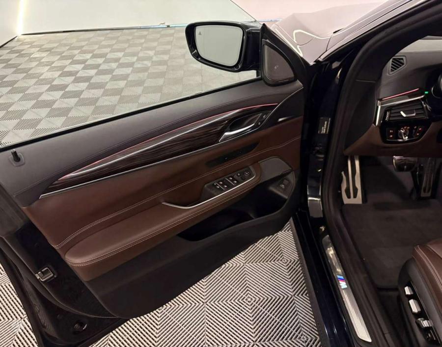 Black BMW 640 Gran Turismo 2018 in Marijampole, with an engine capacity of 2.99 L and mileage of 243 thousand km for 24999 €, photo 35 on AUTOMOTO.COM.LV