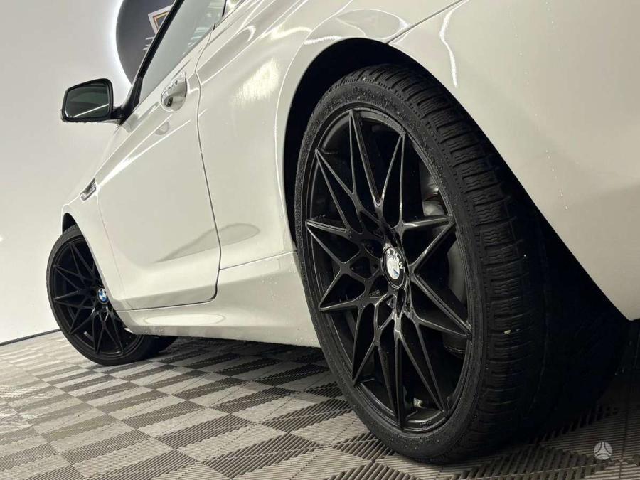 White BMW 640 2011 in Marijampole, with an engine capacity of 2.99 L and mileage of 207 thousand km for 13999 €, photo 19 on AUTOMOTO.COM.LV