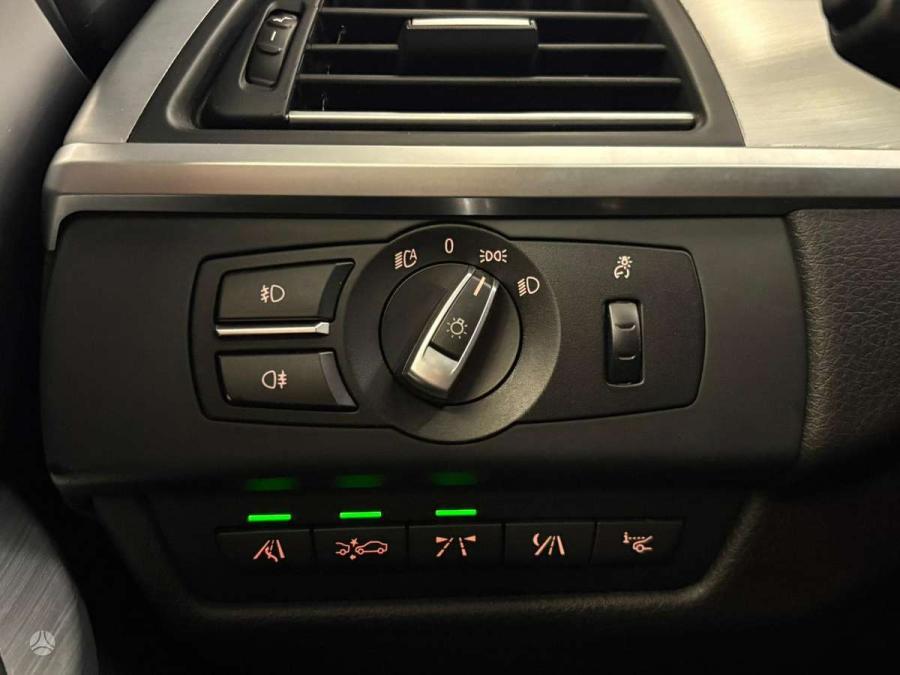 White BMW 640 2011 in Marijampole, with an engine capacity of 2.99 L and mileage of 207 thousand km for 13999 €, photo 25 on AUTOMOTO.COM.LV