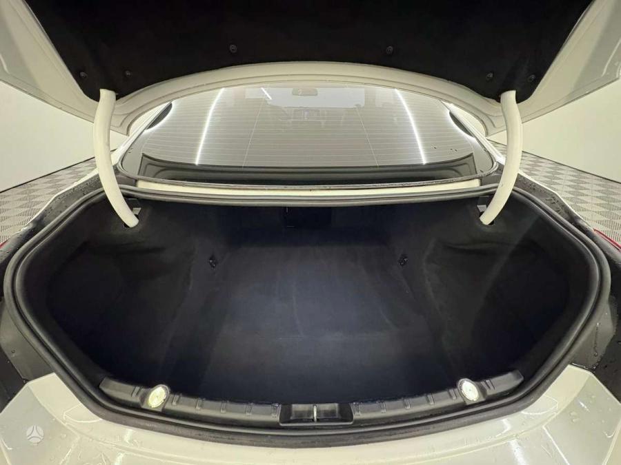 White BMW 640 2011 in Marijampole, with an engine capacity of 2.99 L and mileage of 207 thousand km for 13999 €, photo 33 on AUTOMOTO.COM.LV