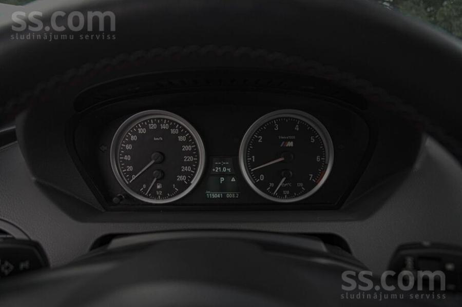 Black BMW 645 2004 in Riga, with an engine capacity of 4.40 L and mileage of 115 thousand km for 10990 €, photo 13 on AUTOMOTO.COM.LV
