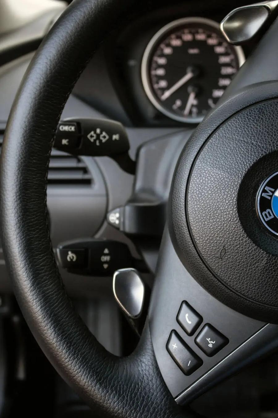 Pelēks BMW 645 2004 Rīga, ar dzinēja tilpumu 4.40 L un nobraukumu 216 tūkst. km par 15990 €, foto 16 vietnē AUTOMOTO.COM.LV