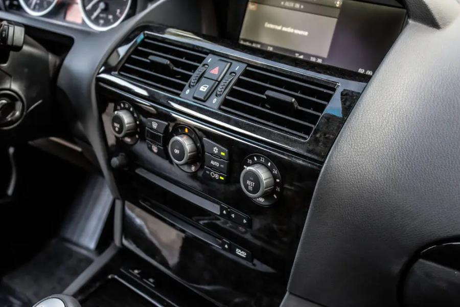 Pelēks BMW 645 2004 Rīga, ar dzinēja tilpumu 4.40 L un nobraukumu 216 tūkst. km par 15990 €, foto 21 vietnē AUTOMOTO.COM.LV