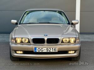 Smilšu krāsa BMW 7 Series 1998 Tallina, ar dzinēja tilpumu 3.50 L un nobraukumu 195 tūkst. km par 9900 €, foto 3 vietnē AUTOMOTO.COM.LV