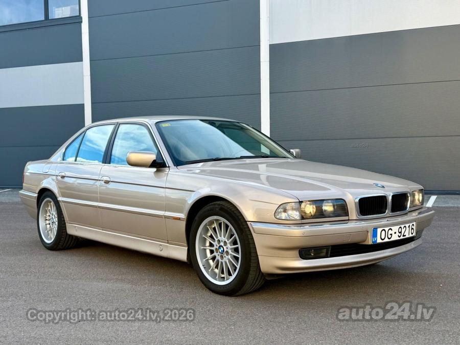 Smilšu krāsa BMW 7 Series 1998 Tallina, ar dzinēja tilpumu 3.50 L un nobraukumu 195 tūkst. km par 9900 €, foto 4 vietnē AUTOMOTO.COM.LV