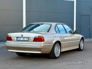 Smilšu krāsa BMW 7 Series 1998 Tallina, ar dzinēja tilpumu 3.50 L un nobraukumu 195 tūkst. km par 9900 €, foto 5 vietnē AUTOMOTO.COM.LV