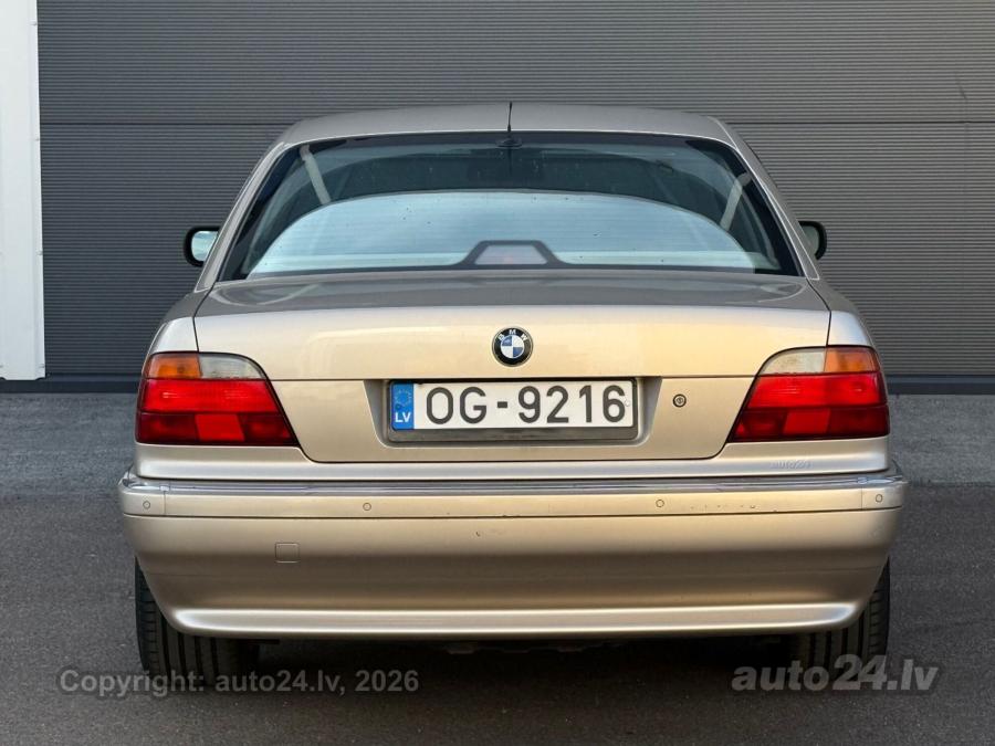 Smilšu krāsa BMW 7 Series 1998 Tallina, ar dzinēja tilpumu 3.50 L un nobraukumu 195 tūkst. km par 9900 €, foto 6 vietnē AUTOMOTO.COM.LV