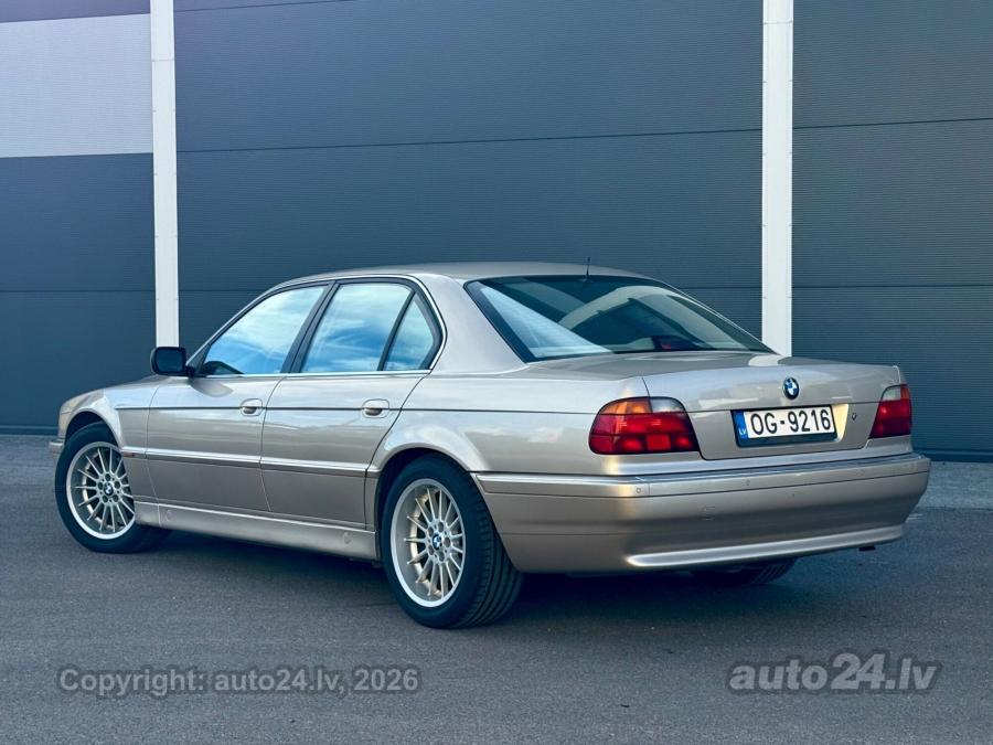 Smilšu krāsa BMW 7 Series 1998 Tallina, ar dzinēja tilpumu 3.50 L un nobraukumu 195 tūkst. km par 9900 €, foto 7 vietnē AUTOMOTO.COM.LV