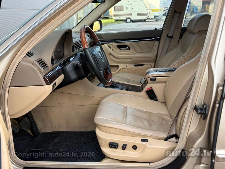 Smilšu krāsa BMW 7 Series 1998 Tallina, ar dzinēja tilpumu 3.50 L un nobraukumu 195 tūkst. km par 9900 €, foto 8 vietnē AUTOMOTO.COM.LV