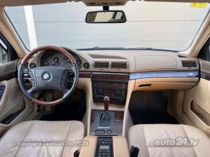 Smilšu krāsa BMW 7 Series 1998 Tallina, ar dzinēja tilpumu 3.50 L un nobraukumu 195 tūkst. km par 9900 €, foto 9 vietnē AUTOMOTO.COM.LV