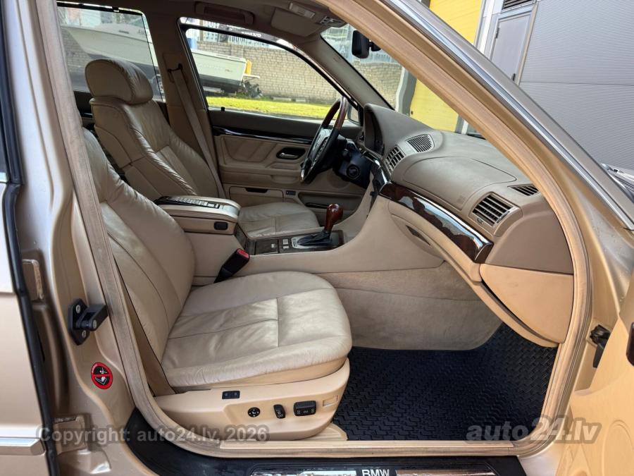 Smilšu krāsa BMW 7 Series 1998 Tallina, ar dzinēja tilpumu 3.50 L un nobraukumu 195 tūkst. km par 9900 €, foto 10 vietnē AUTOMOTO.COM.LV