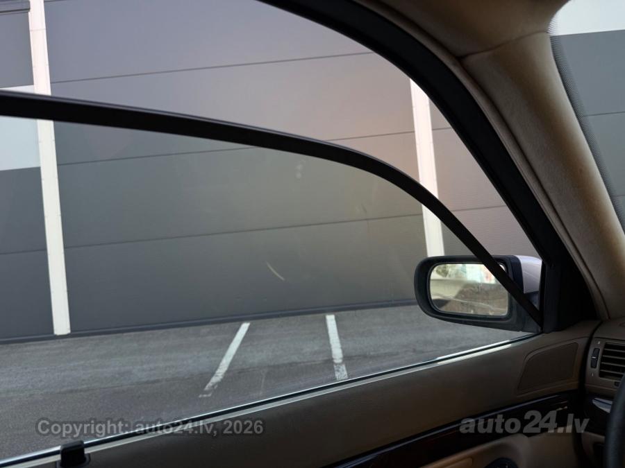 Smilšu krāsa BMW 7 Series 1998 Tallina, ar dzinēja tilpumu 3.50 L un nobraukumu 195 tūkst. km par 9900 €, foto 18 vietnē AUTOMOTO.COM.LV