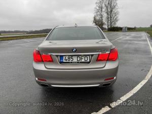 Smilšu krāsa BMW 7 Series 2010 Tallina, ar dzinēja tilpumu 3.00 L un nobraukumu 305 tūkst. km par 12500 €, foto 3 vietnē AUTOMOTO.COM.LV