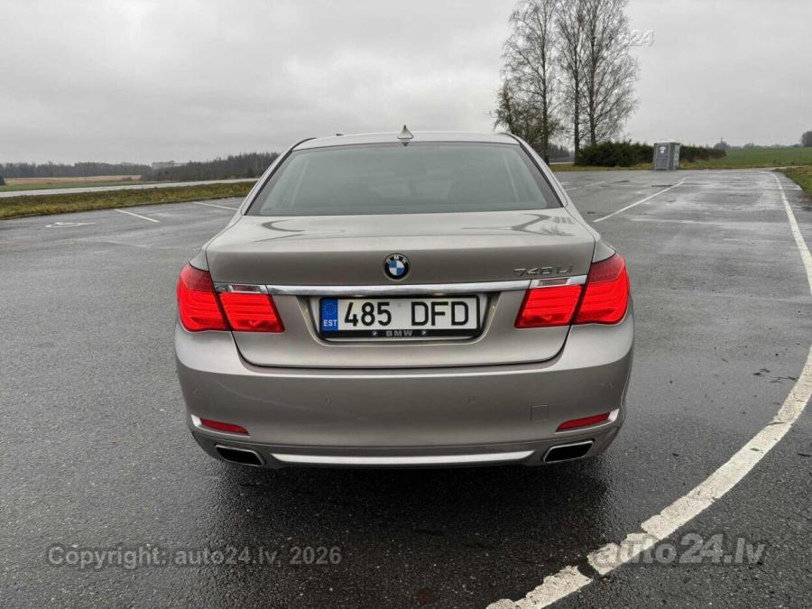 Smilšu krāsa BMW 7 Series 2010 Tallina, ar dzinēja tilpumu 3.00 L un nobraukumu 305 tūkst. km par 12500 €, foto 3 vietnē AUTOMOTO.COM.LV