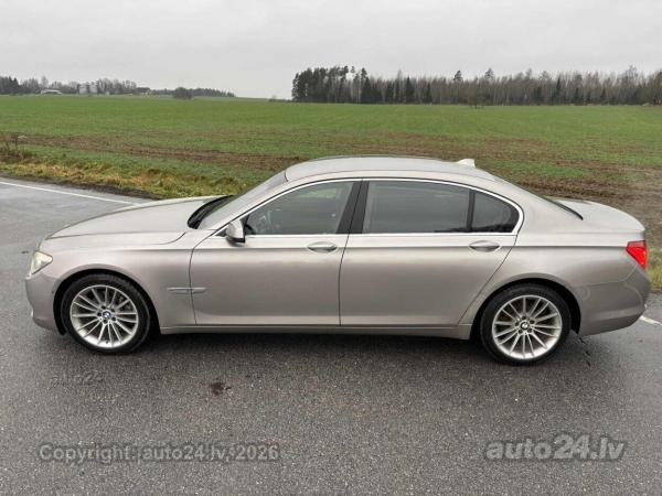 Beige BMW 7 Series 2010 in Tallinn, with an engine capacity of 3.00 L and mileage of 305 thousand km for 12500 €, photo 5 on AUTOMOTO.COM.LV
