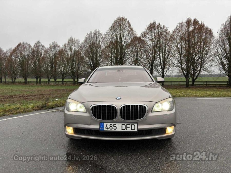 Smilšu krāsa BMW 7 Series 2010 Tallina, ar dzinēja tilpumu 3.00 L un nobraukumu 305 tūkst. km par 12500 €, foto 6 vietnē AUTOMOTO.COM.LV