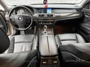Smilšu krāsa BMW 7 Series 2010 Tallina, ar dzinēja tilpumu 3.00 L un nobraukumu 305 tūkst. km par 12500 €, foto 10 vietnē AUTOMOTO.COM.LV