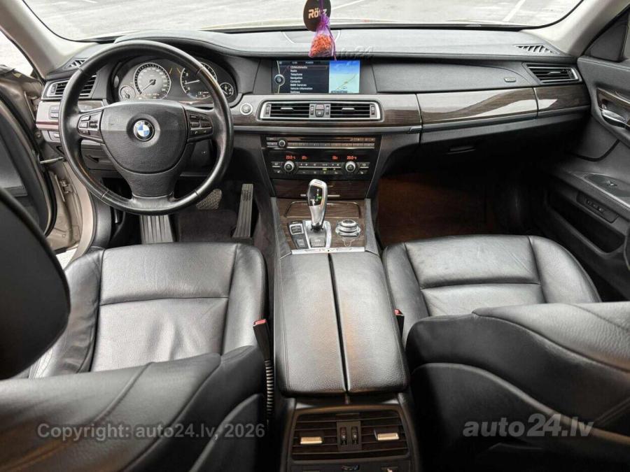 Smilšu krāsa BMW 7 Series 2010 Tallina, ar dzinēja tilpumu 3.00 L un nobraukumu 305 tūkst. km par 12500 €, foto 10 vietnē AUTOMOTO.COM.LV