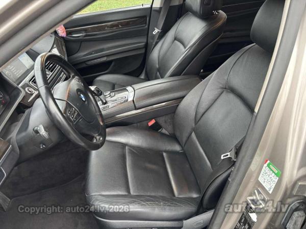 Smilšu krāsa BMW 7 Series 2010 Tallina, ar dzinēja tilpumu 3.00 L un nobraukumu 305 tūkst. km par 12500 €, foto 11 vietnē AUTOMOTO.COM.LV