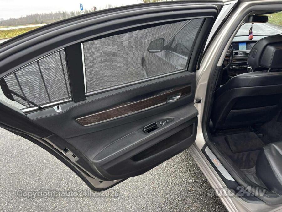 Smilšu krāsa BMW 7 Series 2010 Tallina, ar dzinēja tilpumu 3.00 L un nobraukumu 305 tūkst. km par 12500 €, foto 12 vietnē AUTOMOTO.COM.LV