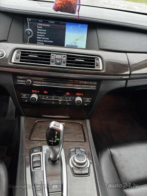 Smilšu krāsa BMW 7 Series 2010 Tallina, ar dzinēja tilpumu 3.00 L un nobraukumu 305 tūkst. km par 12500 €, foto 14 vietnē AUTOMOTO.COM.LV