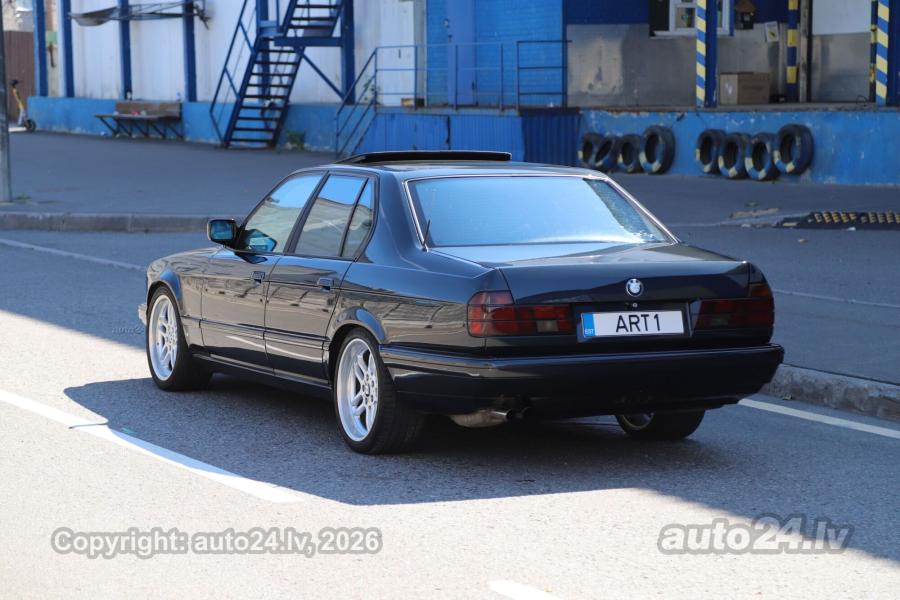 Black BMW 7 Series 1993 in Tallinn, with an engine capacity of 3.00 L and mileage of 444 thousand km for 10900 €, photo 4 on AUTOMOTO.COM.LV