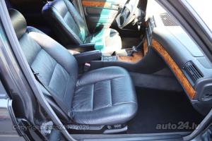 Black BMW 7 Series 1993 in Tallinn, with an engine capacity of 3.00 L and mileage of 444 thousand km for 10900 €, photo 7 on AUTOMOTO.COM.LV