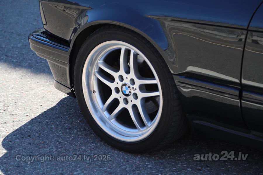Black BMW 7 Series 1993 in Tallinn, with an engine capacity of 3.00 L and mileage of 444 thousand km for 10900 €, photo 12 on AUTOMOTO.COM.LV